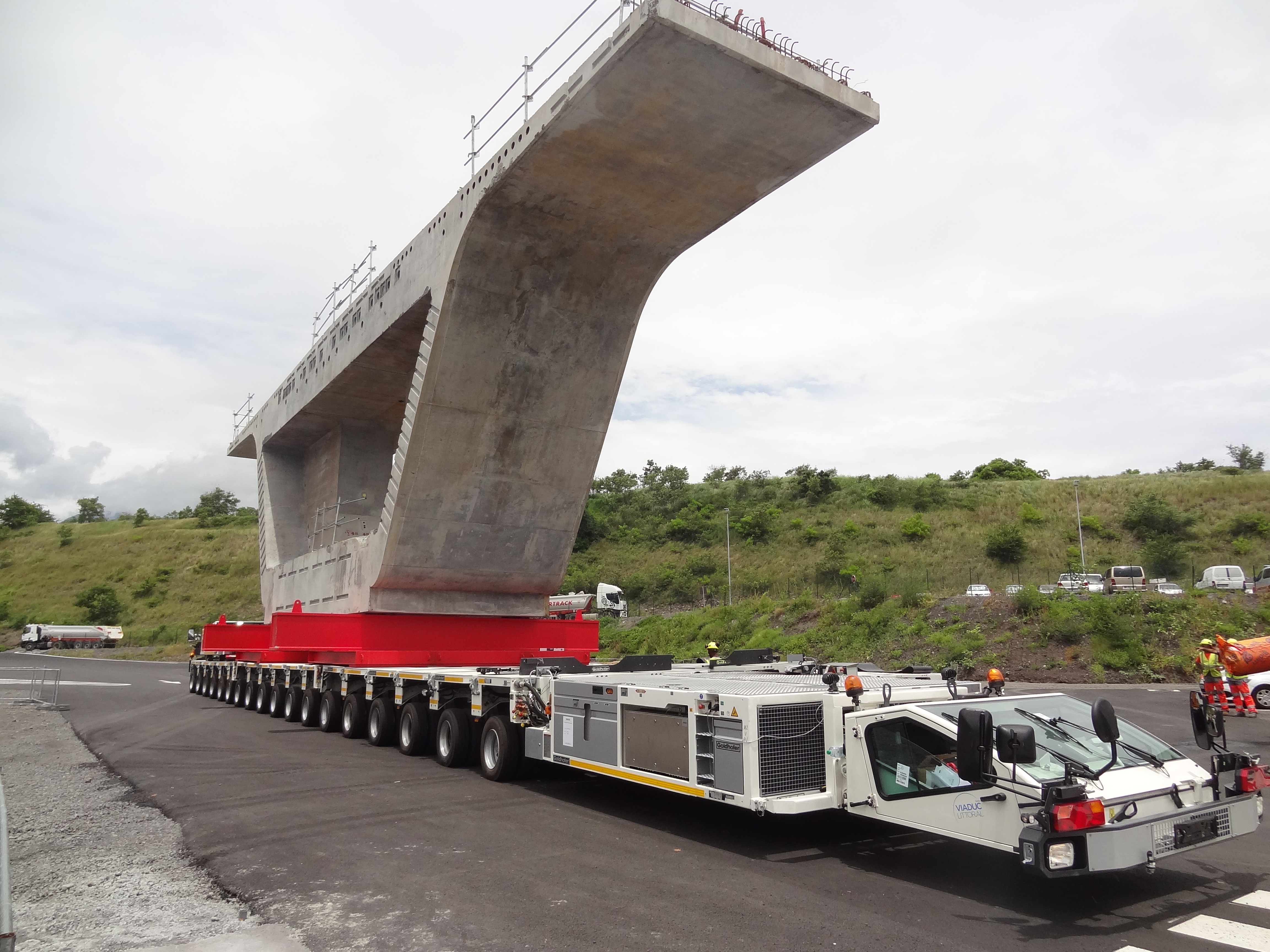 Goldhofer heavy-duty modules for an offshore viaduct | Goldhofer AG